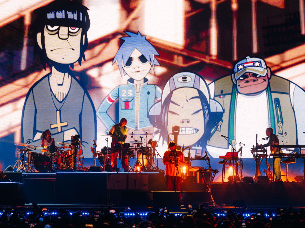 Gorillaz bring out De La Soul while playing Plastic Beach in full ...Middle East