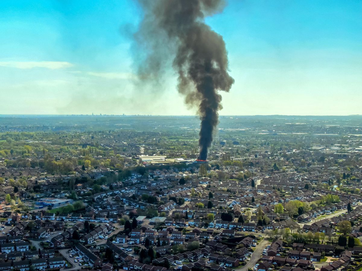 GALLERY: Huge smoke plume from Willenhall recycling fire seen across ...
