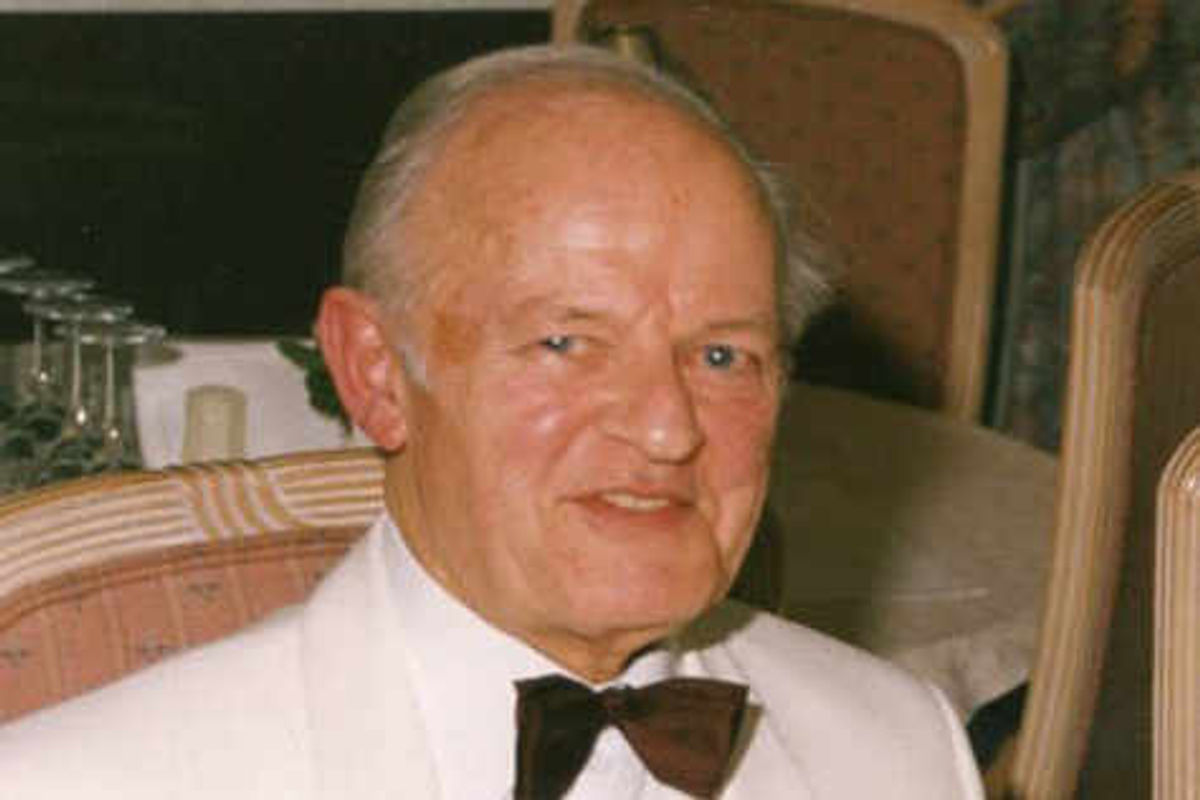 Ex-policeman and shopping pioneer Bill Starkey dies | Express & Star