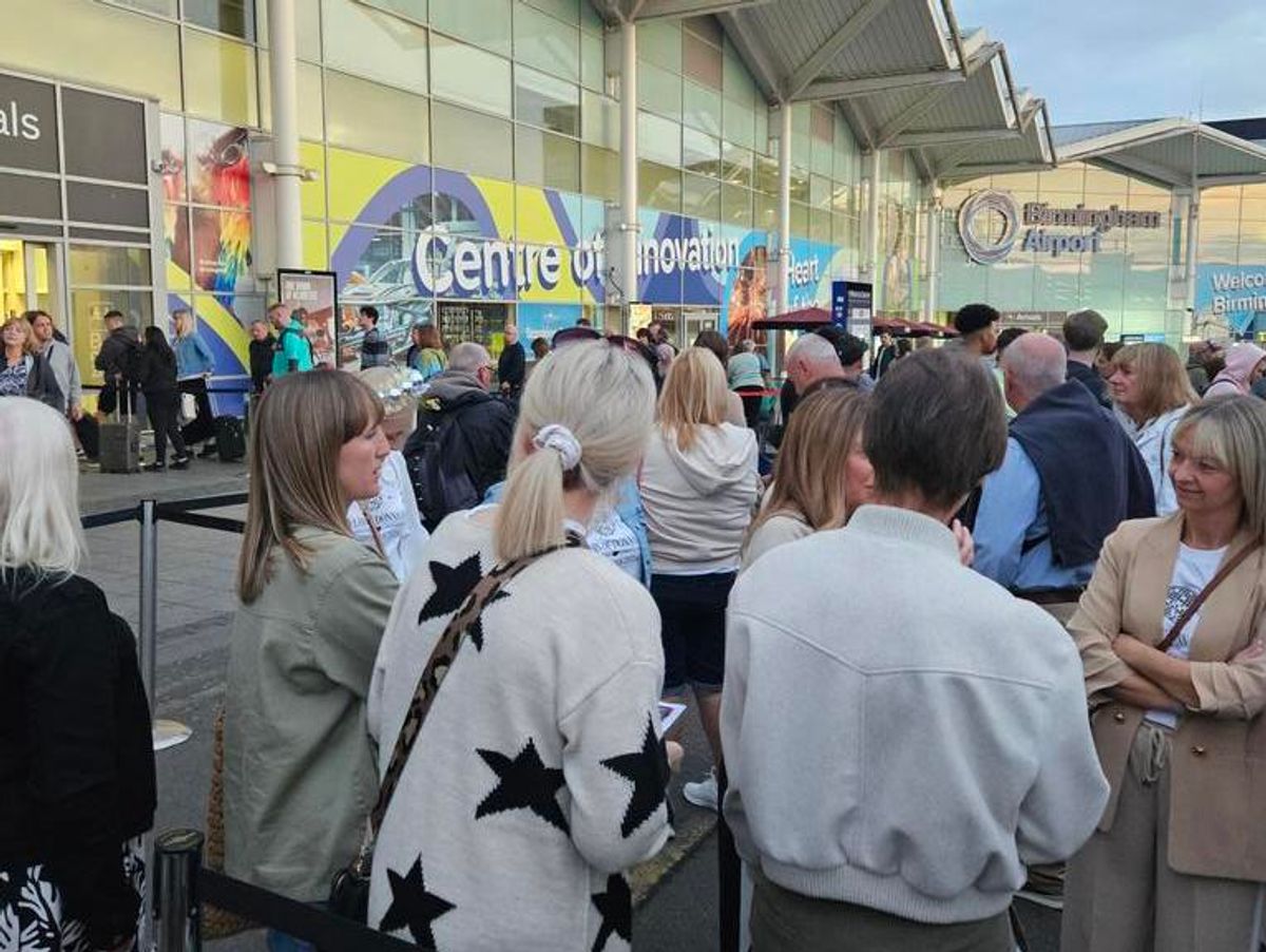 'The longest queue I've seen in 49 years': Holidaymakers rage at latest ...