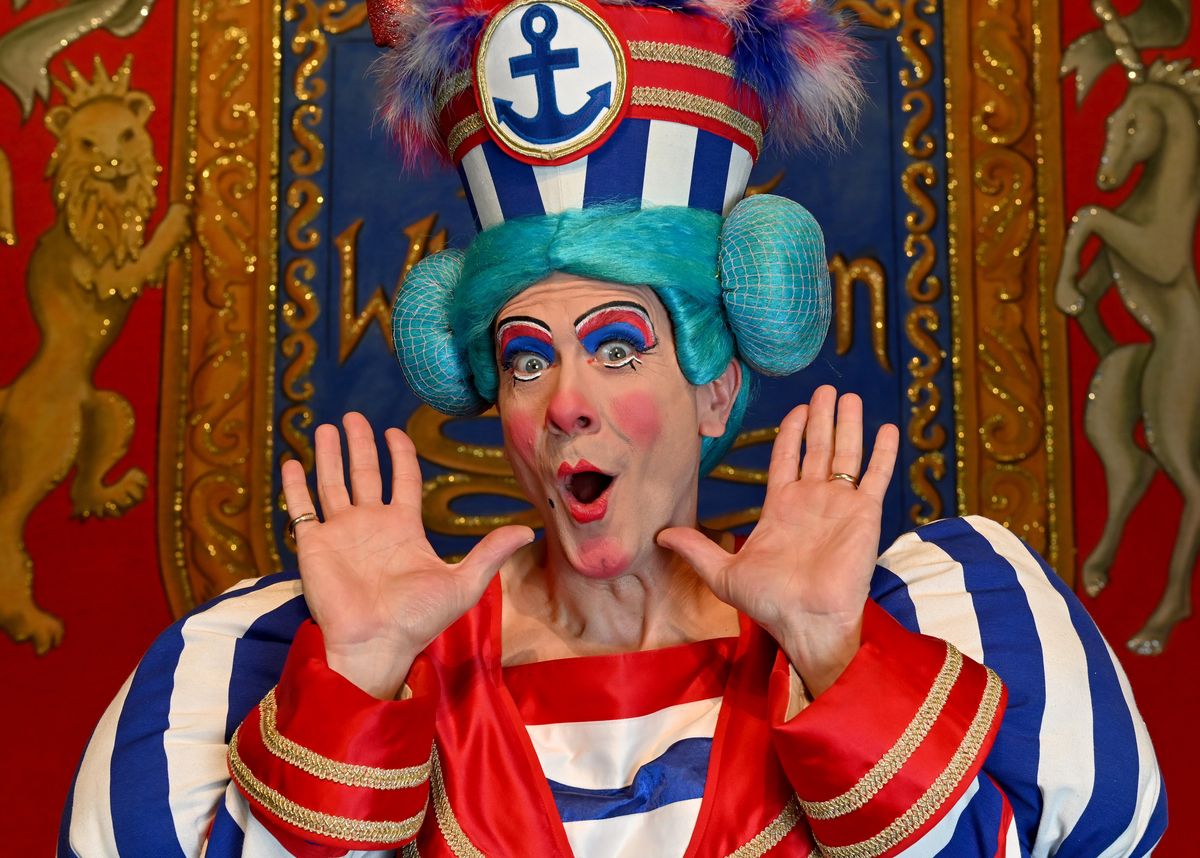 Shrewsbury pantomime cast reveal: Former Teletubbies narrator will star ...