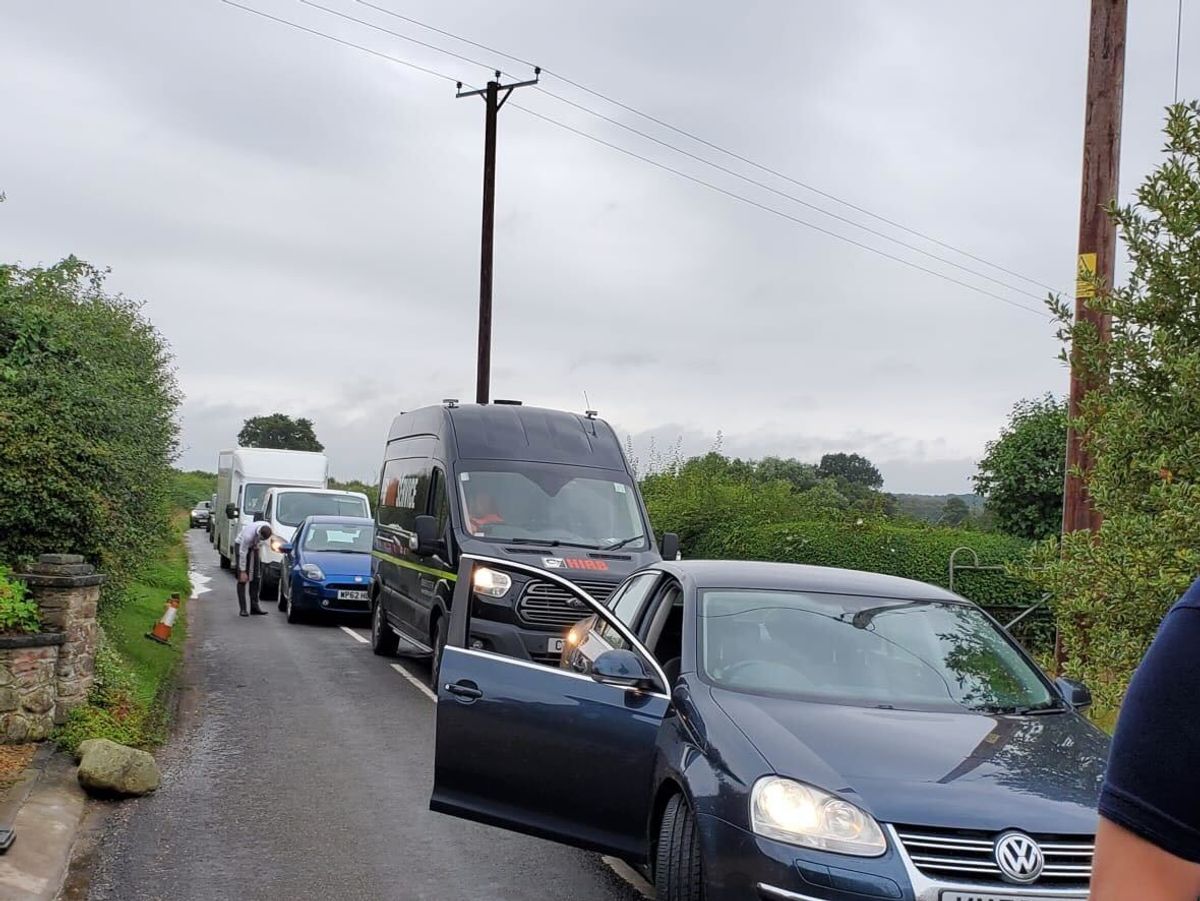 Police called to report of stuck lorry in A41 diversion traffic 'chaos ...
