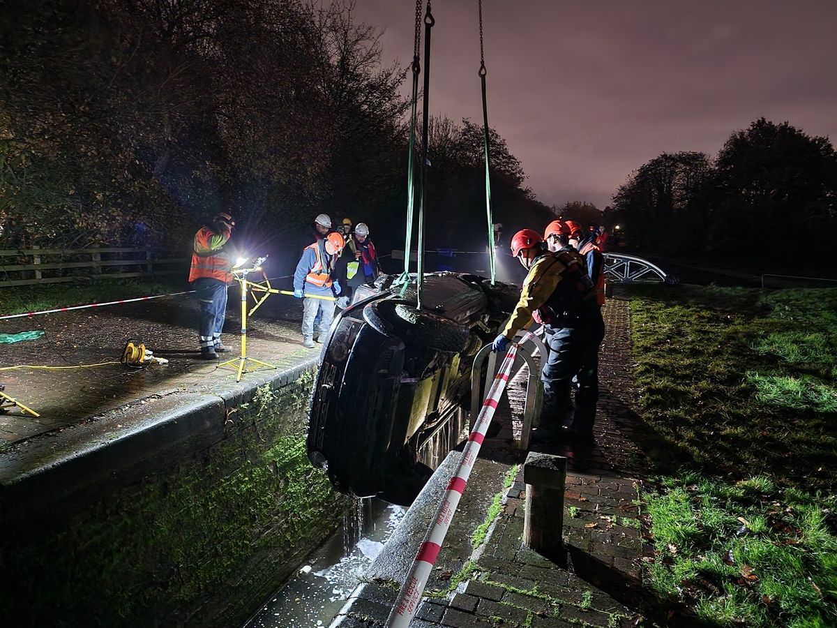 Land Rover found dumped in Black Country canal is lifted out of lock by ...