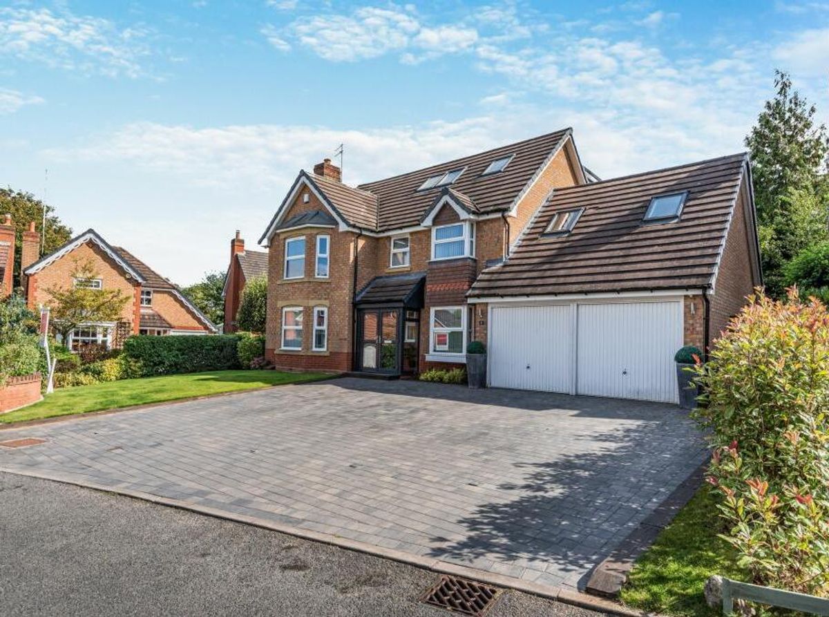 See inside the £1 million Wolverhampton house, complete with swimming ...