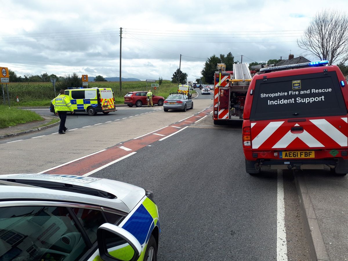 Two trapped after four-vehicle crash at notorious A483 junction ...