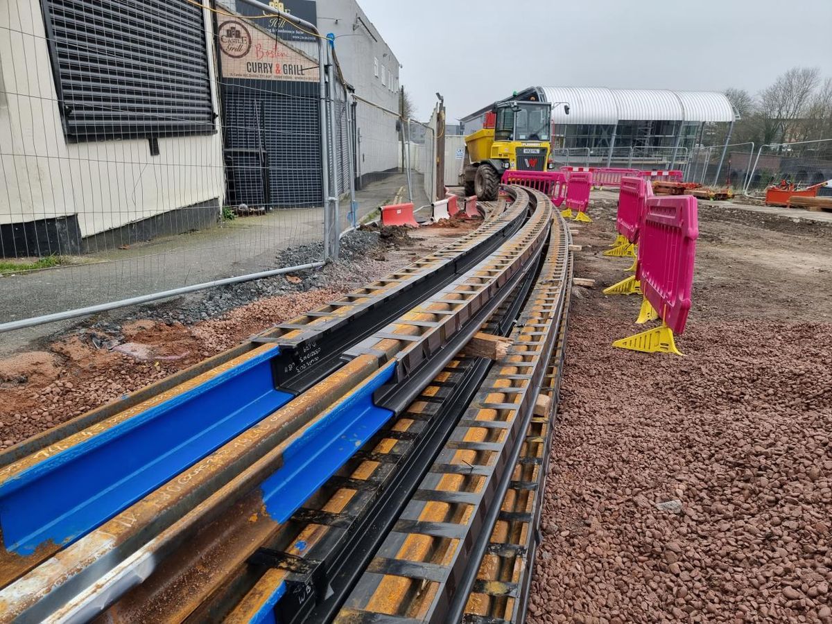 First lengths of track arrive in Dudley town centre for Metro extension ...