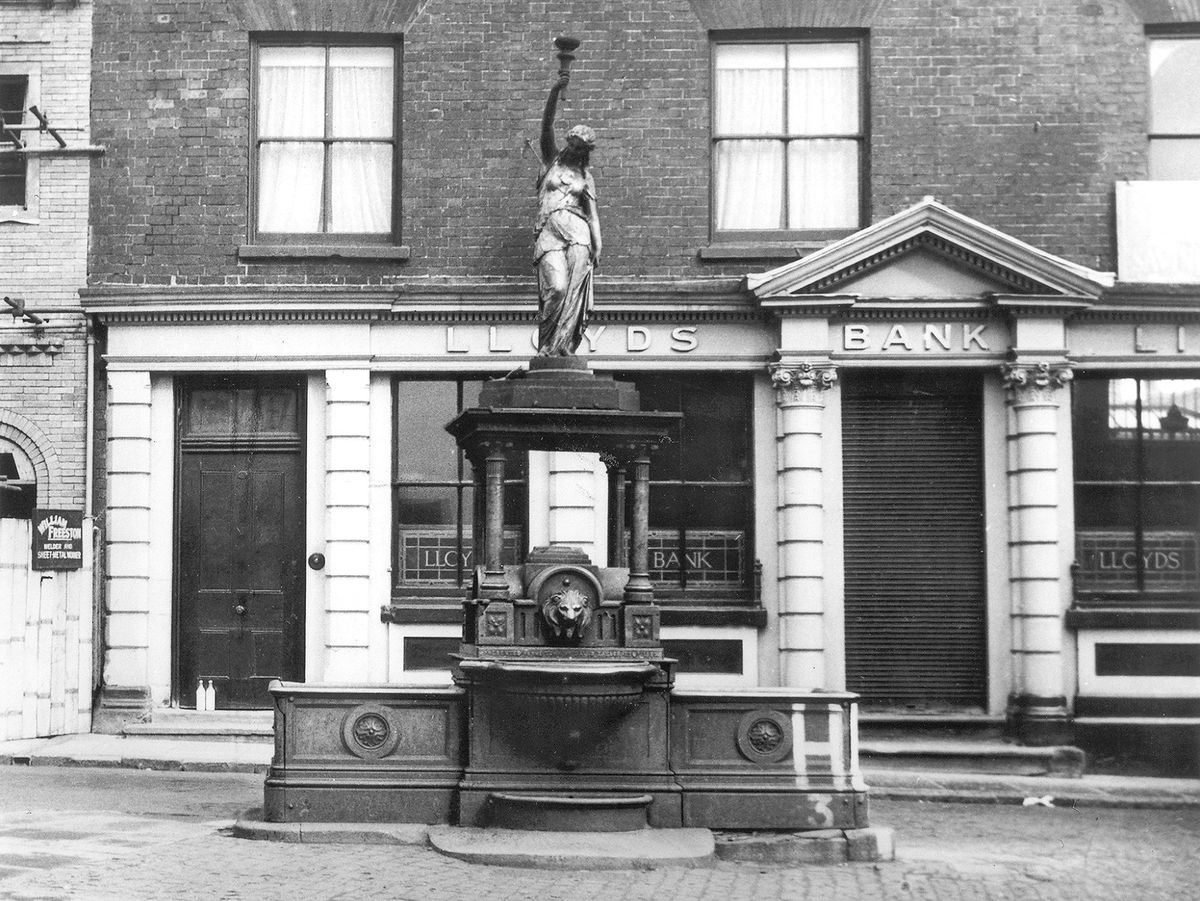 Lloyds Bank is moving out of its landmark Wolverhampton home - but did ...