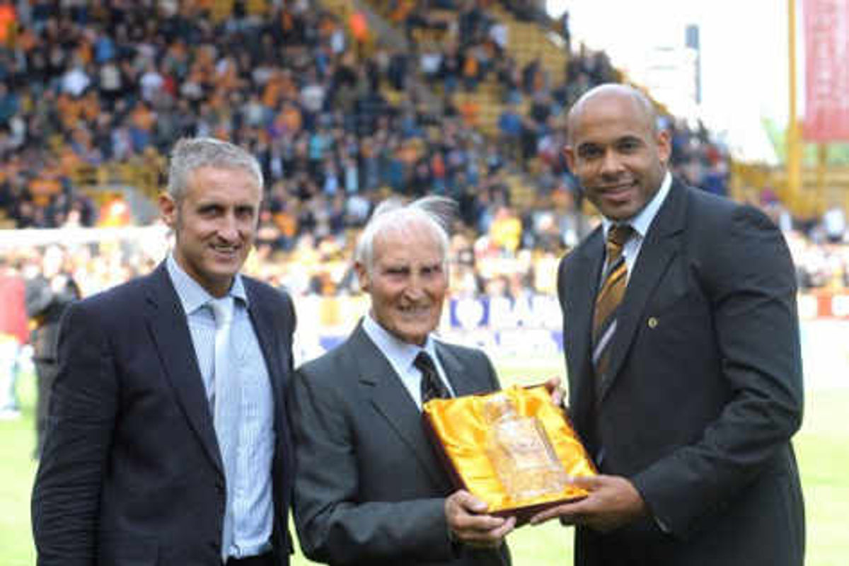 Another award for Wolves' legend Bert Williams | Shropshire Star