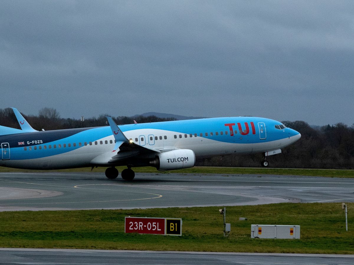 Walsall man's ordeal on Tui plane after 'intoxicated passenger' tries ...