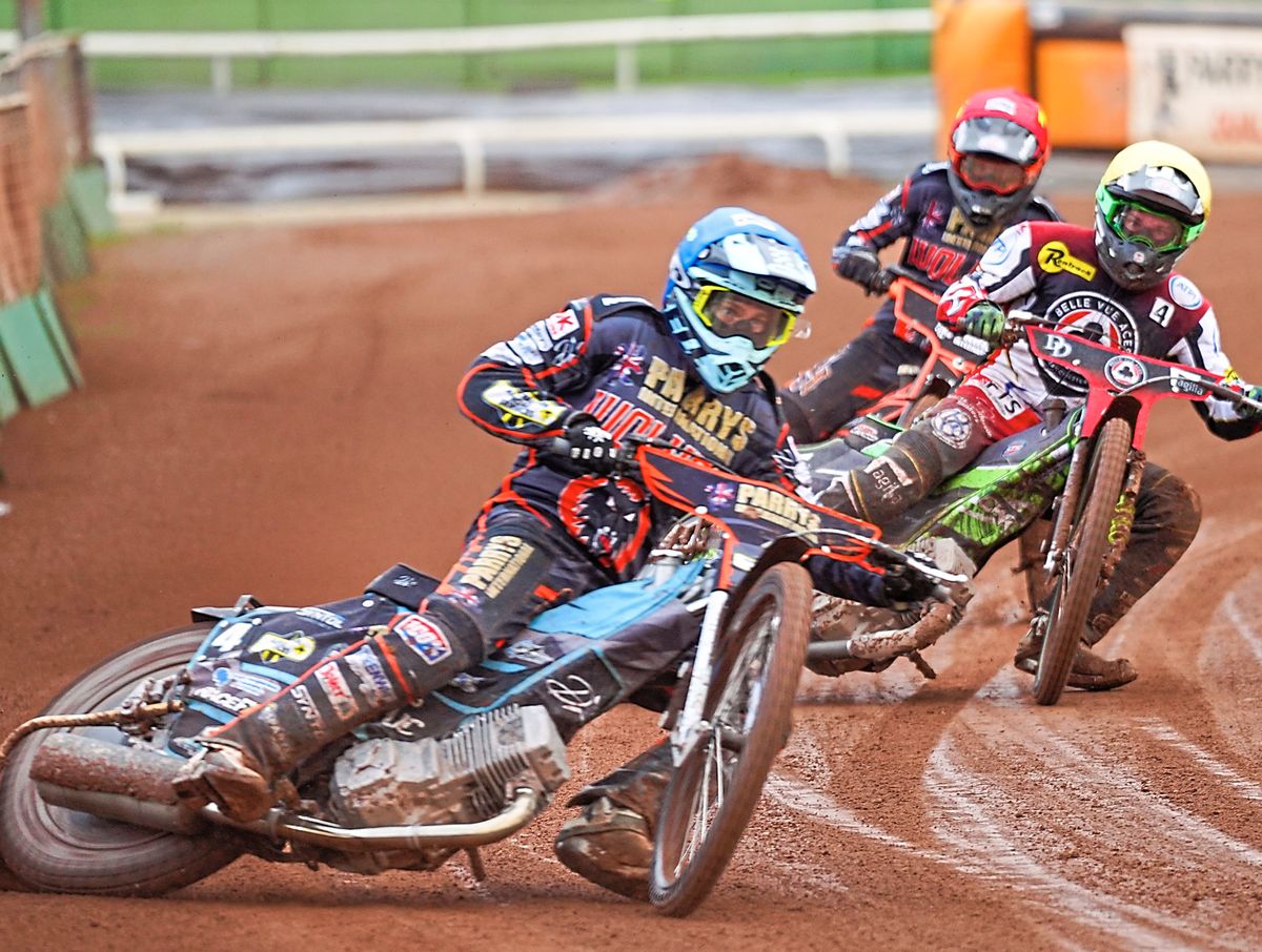 Wolves triumph in a final-heat decider | Express & Star