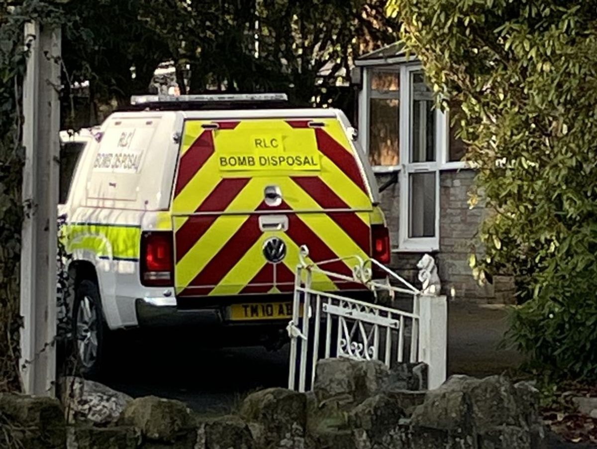 Major road shut in Kidderminster as bomb disposal unit called to check property | Express & Star