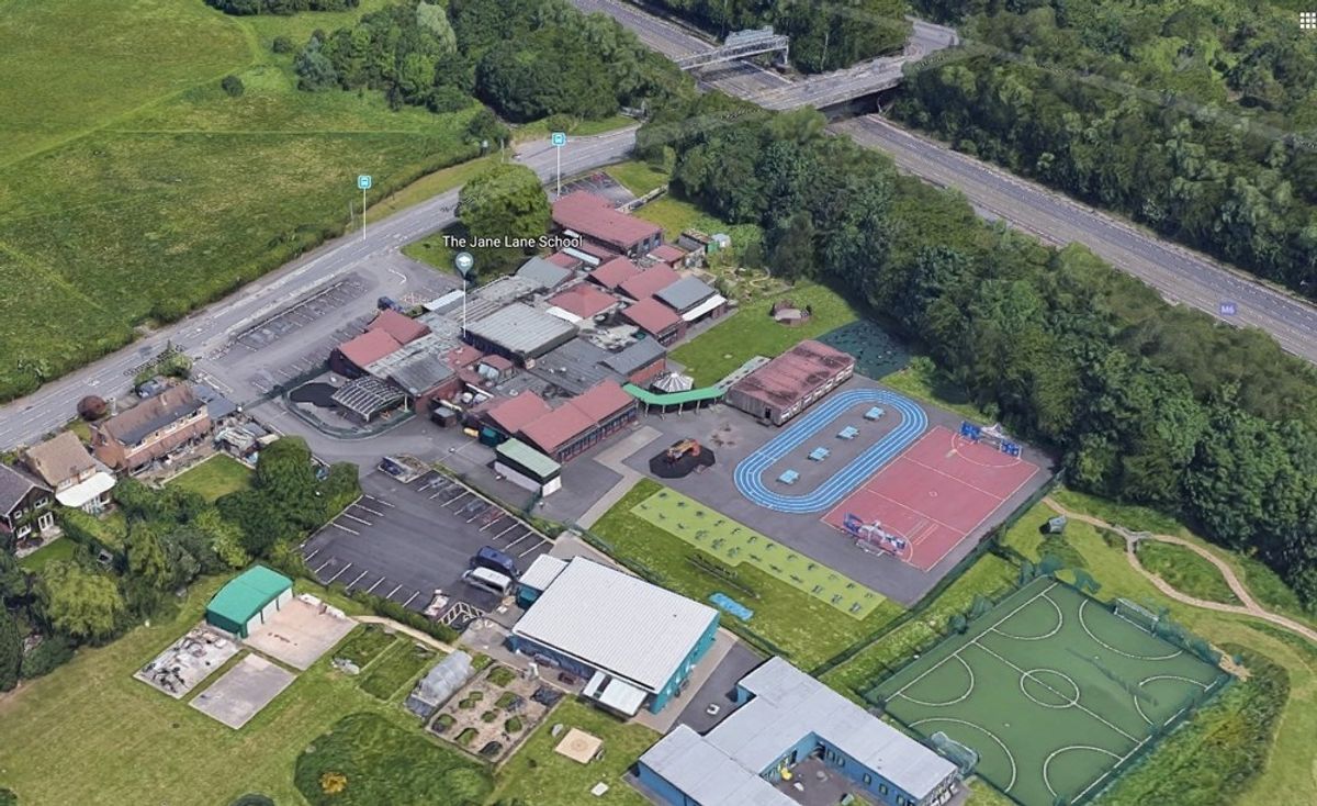 More than a dozen staff off long-term at Jane Lane School | Express & Star