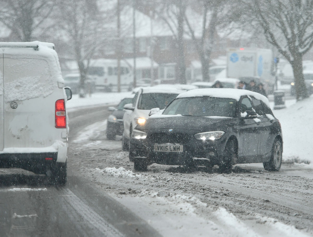 Surprise snowfall in the Black Country spells wintry fun – and ...