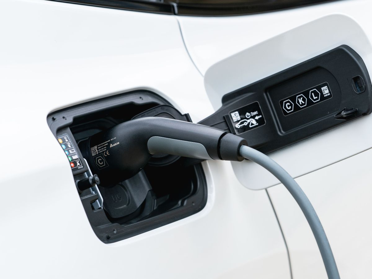 BMW’s next generation EV batteries to be 50 per cent cheaper than current units | Express & Star