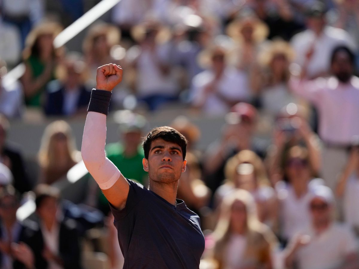 Carlos Alcaraz reaches first French Open final after defeating Jannik ...