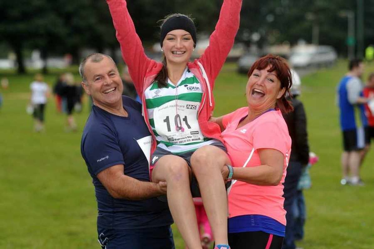 Hundreds take part in Walsall Rotary Club fun run | Express & Star