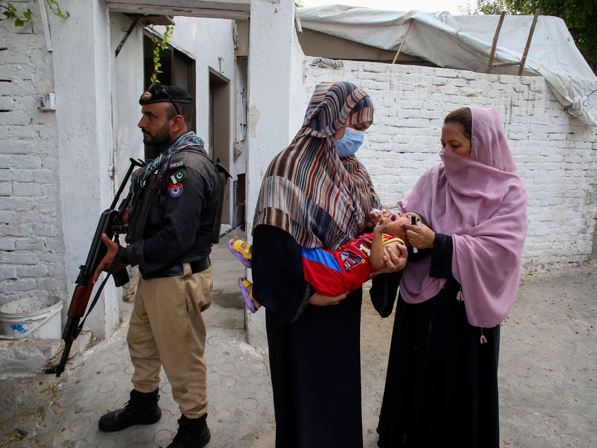 Gunmen kill polio worker during vaccination campaign in Pakistan ...