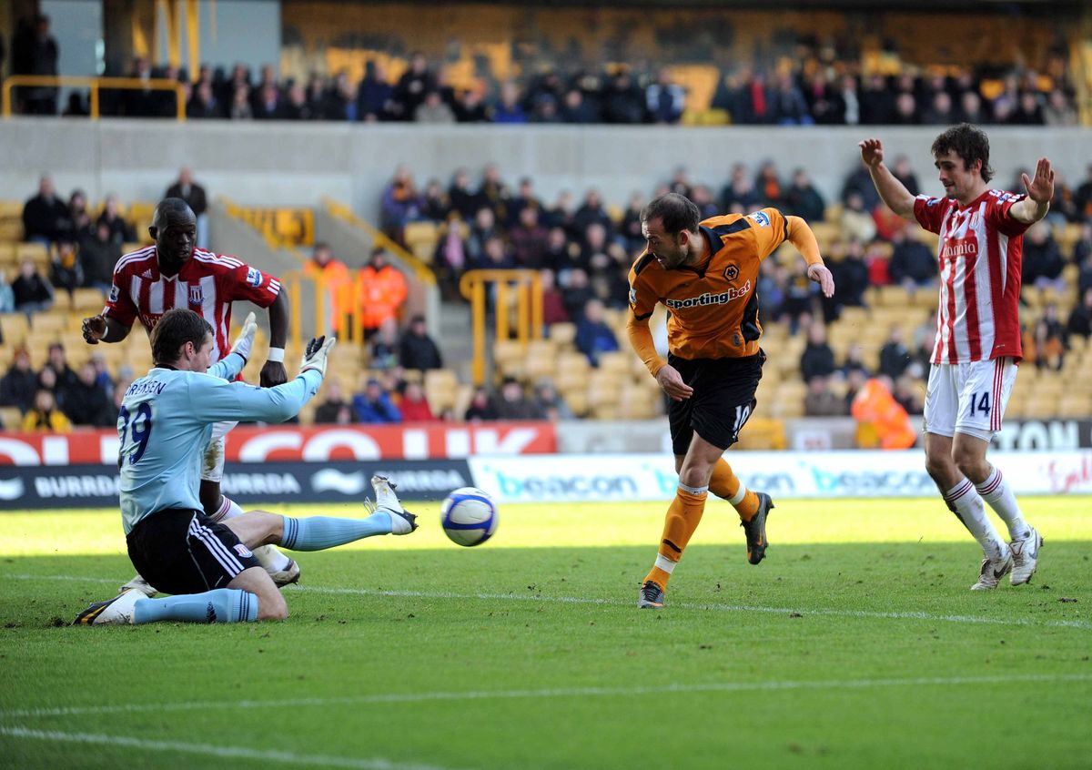 Wrexham sign former Wolves striker Steven Fletcher | Express & Star