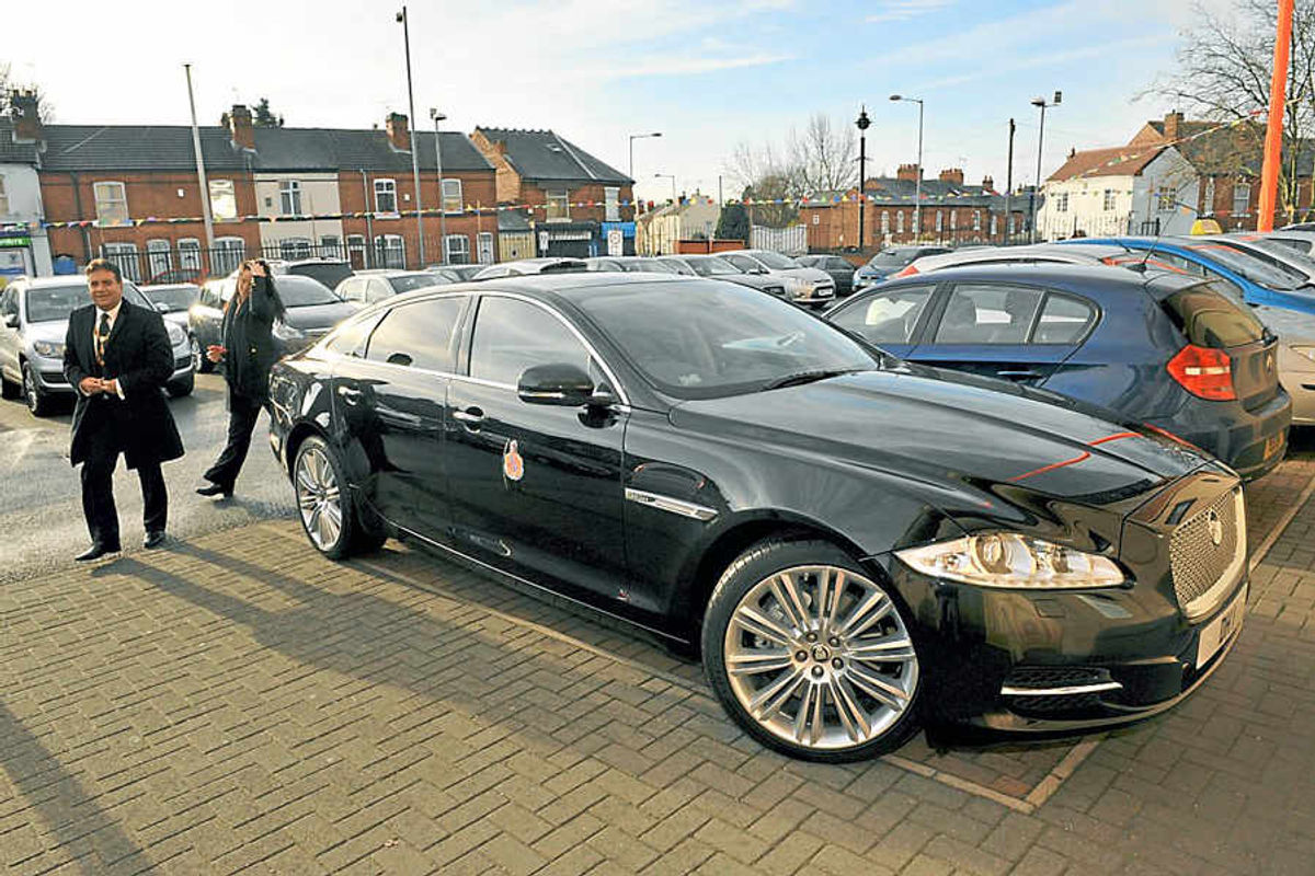 £50,000 mayoral car is delivered to Walsall Council office | Express & Star