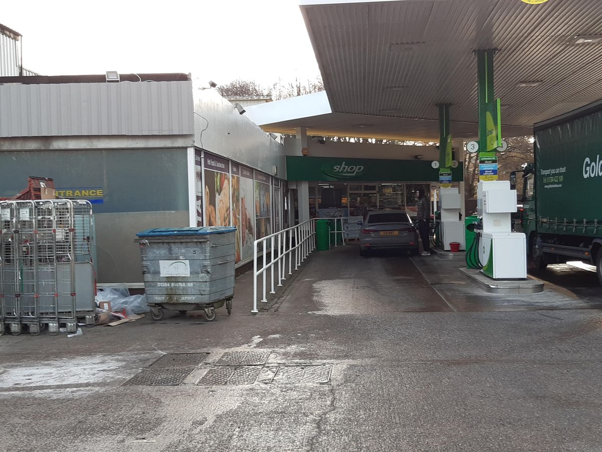 Spar coming to garage site formerly known as Kings of Sedgley | Express ...