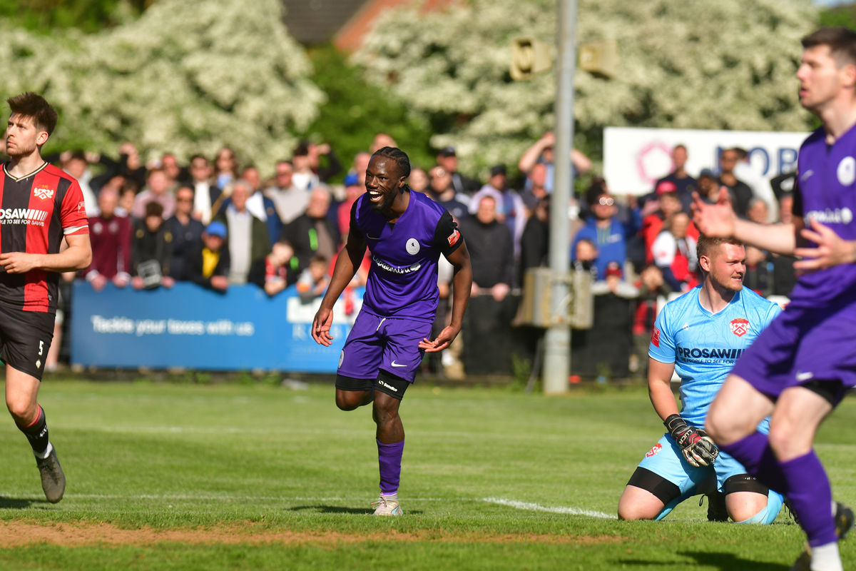 Play-off final - Kettering 2 AFC Telford United 4: Bucks promoted on ...