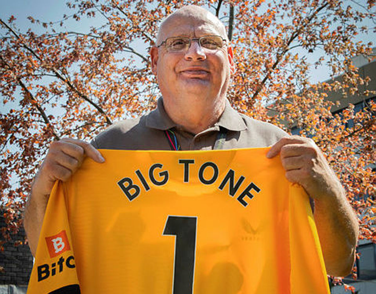 Hardworking porter with a 'heart of gold' retires from Wolverhampton ...