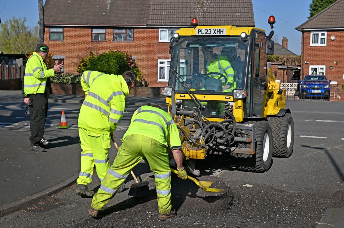 Mixed reaction as Sandwell Council unveil new pothole-fixing-machine ...