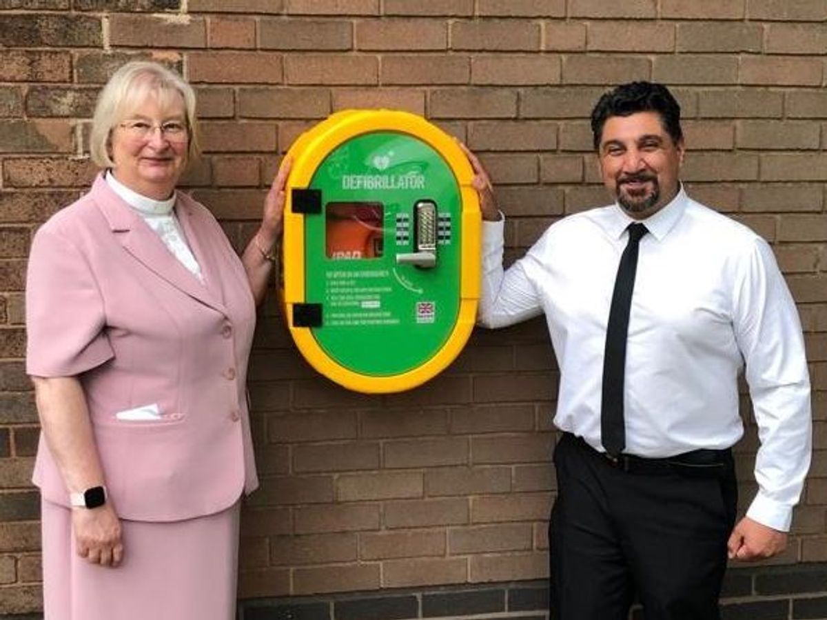 New defibrillator unveiled at city church | Express & Star