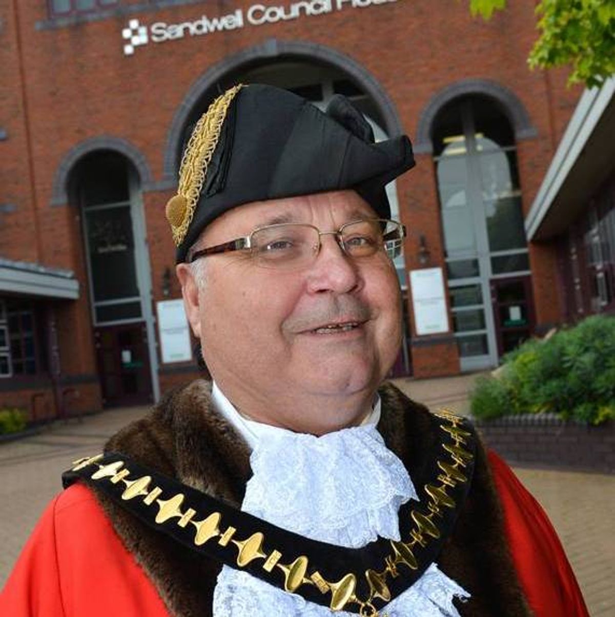 Ex-Sandwell mayor suspended by Labour Party after injury accusation ...