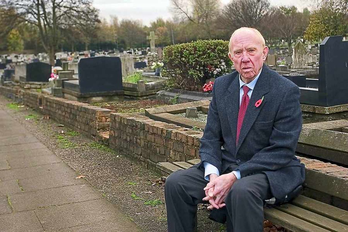 300 turn out for former Walsall Mayor's funeral | Express & Star