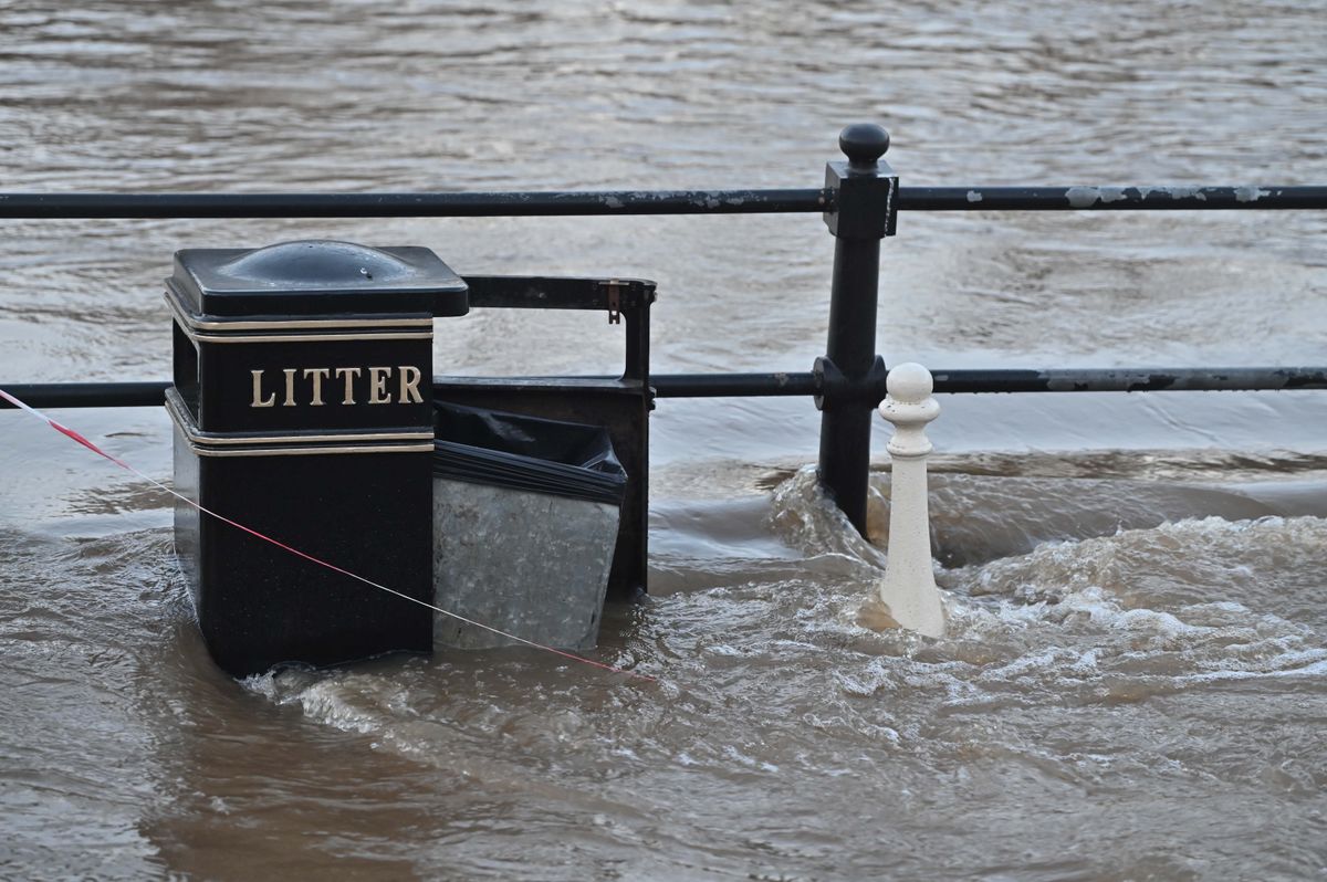 Watch: Bewdley flood defences in place after weather warnings - River ...