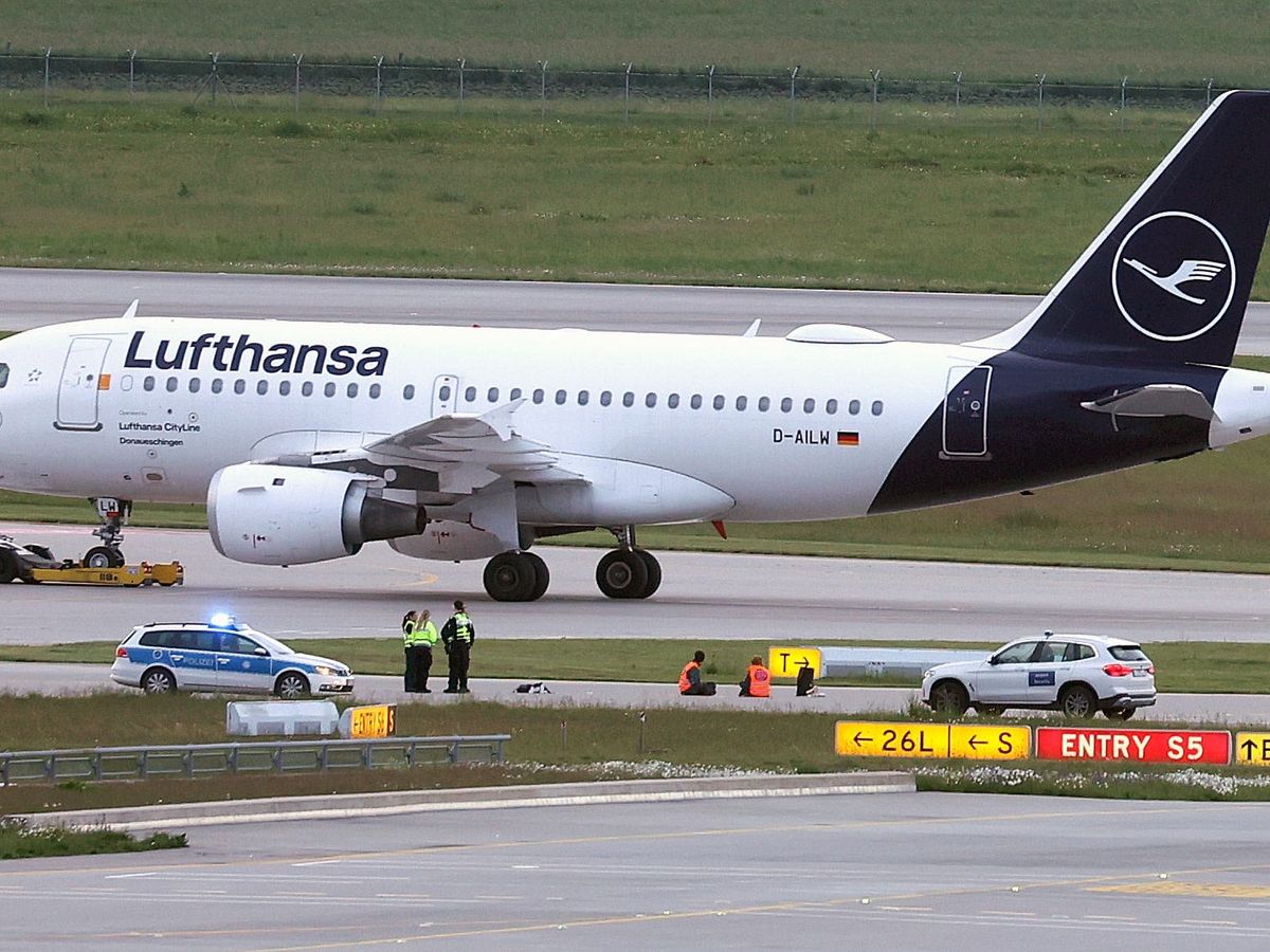 Climate protesters close Munich Airport after gluing themselves to ...