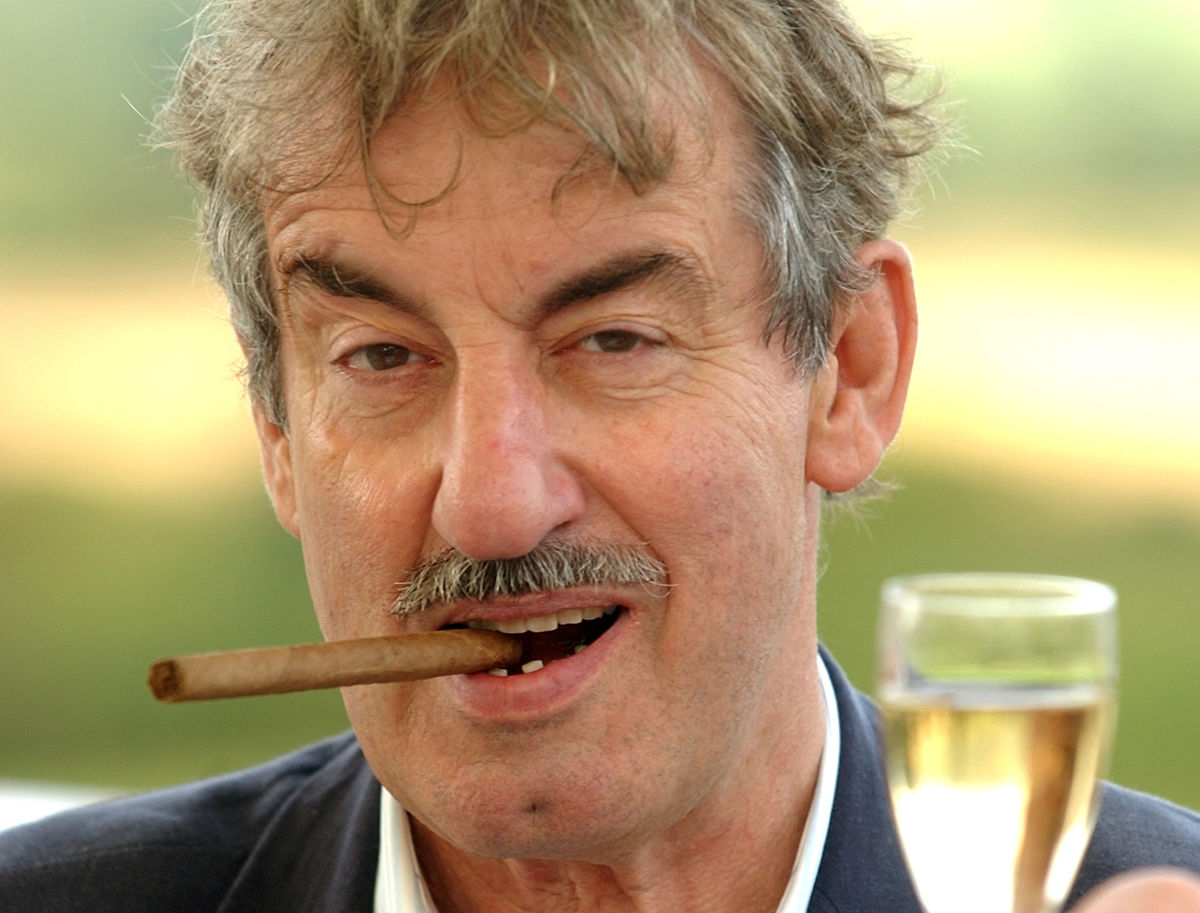 Iconic Only Fools and Horses van to pay tribute to John Challis at ...