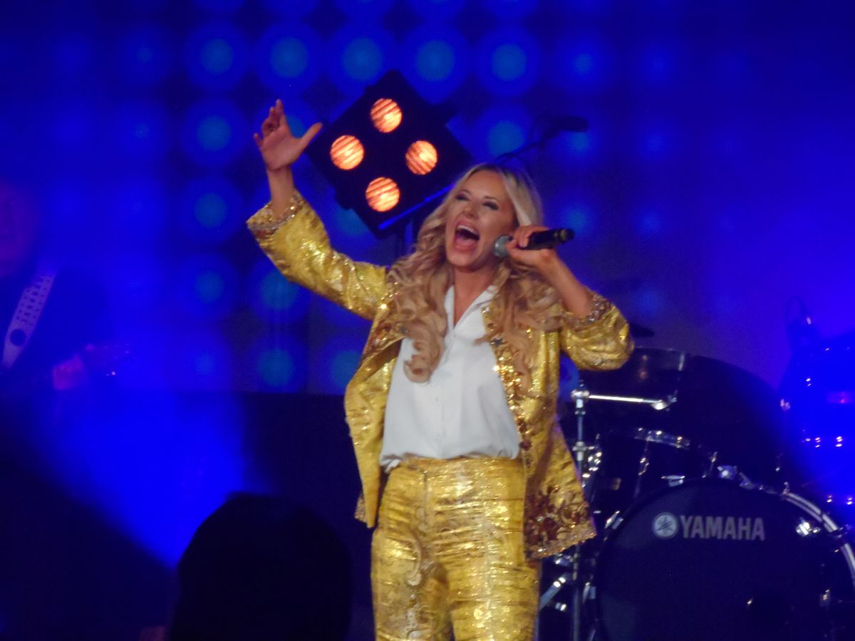 Because they loved her – January has the crowd on a crest of a wave as ...