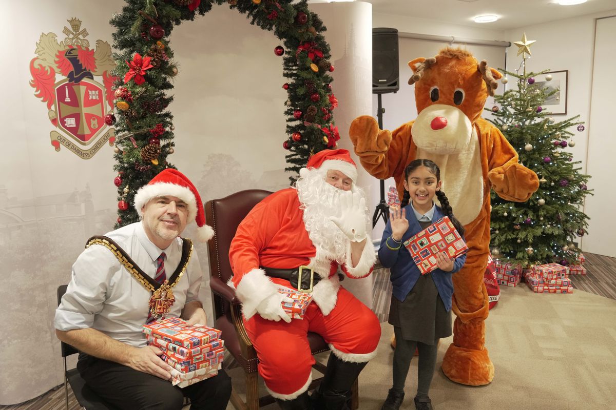 Mayor of Wolverhampton hosts magical Christmas parties for ...