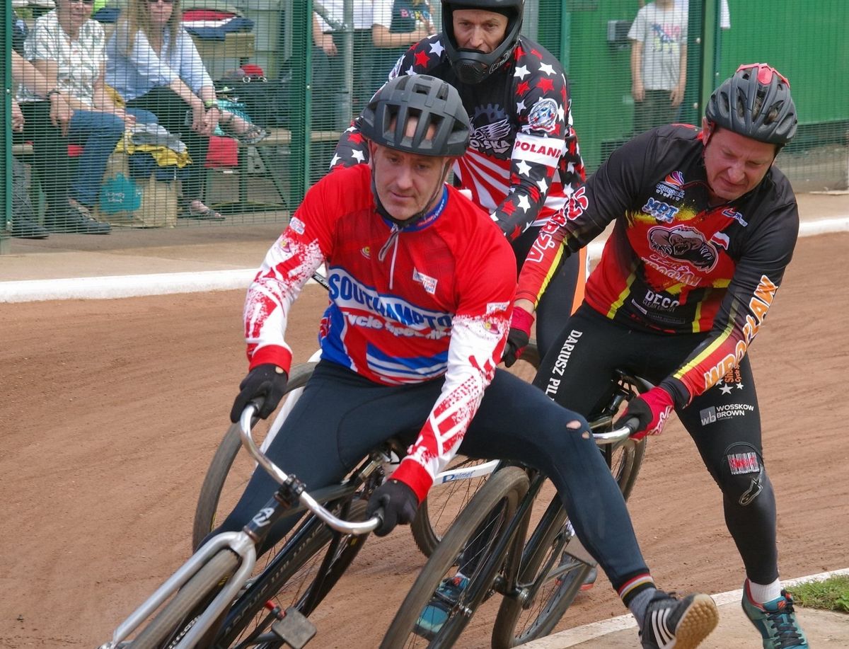Thieves who stole racing bikes from speedway team competing in ...