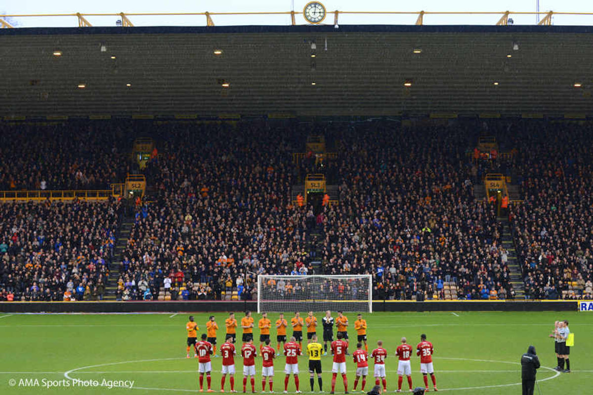 Tributes paid to Wolves legend Bert Williams at Bristol City game ...