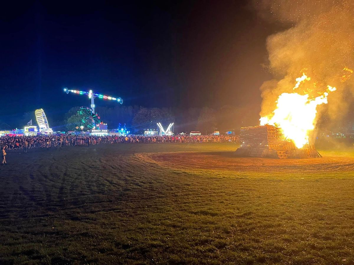 'Second time lucky' as 10,000 turn out for Donnington bonfire event ...