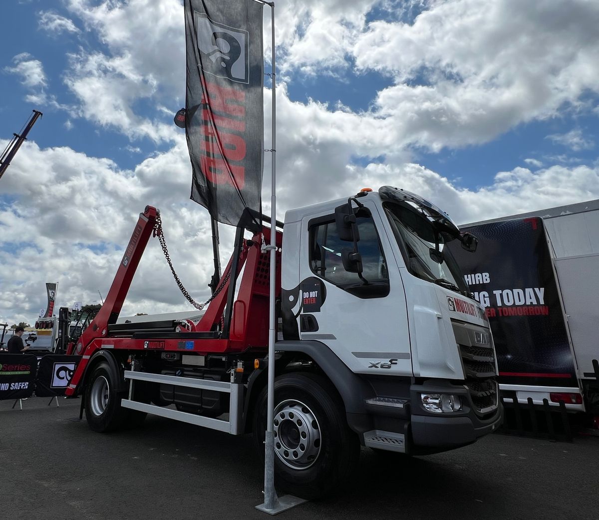 Hiab launches all-new MULTILIFT Futura skiploader, DEL Tail Lift and ...