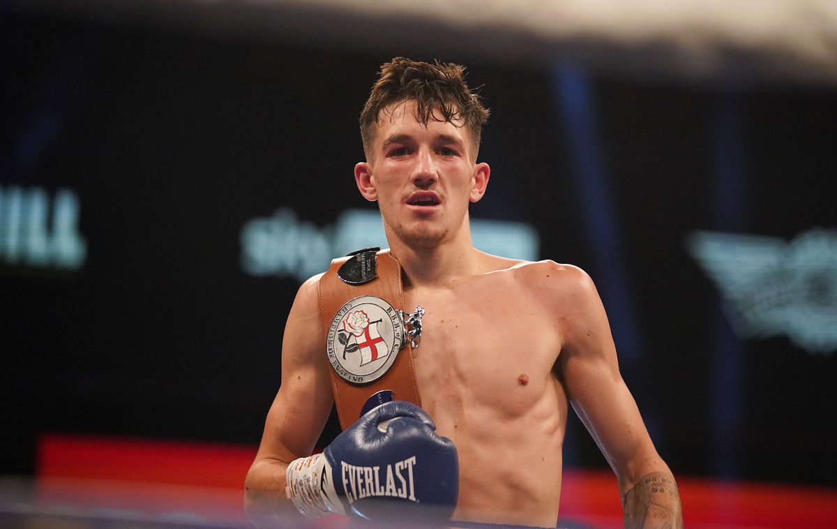 Telford Boxer Liam Davies delivers English belt to his late grandfather ...