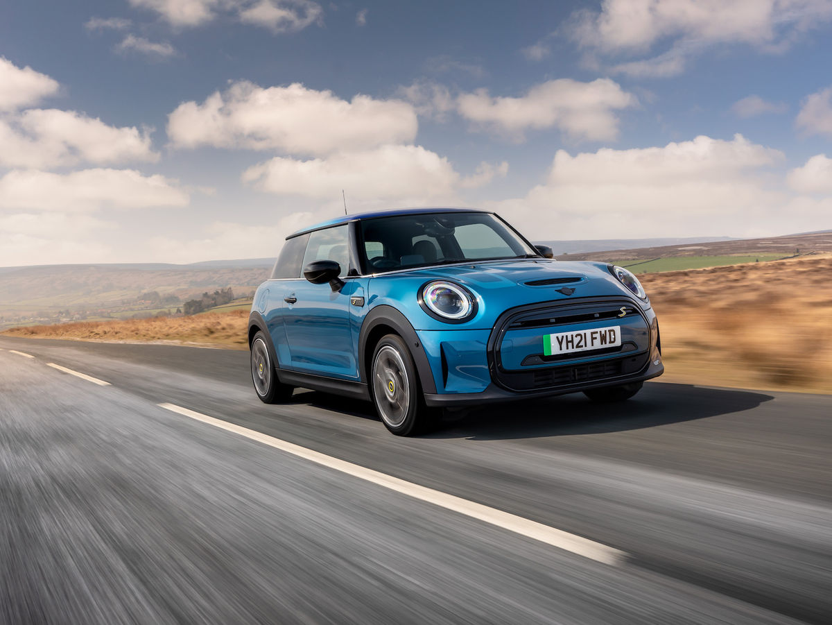 Desirability and high-end finish – the MINI Cooper S Electric Level 1 ...