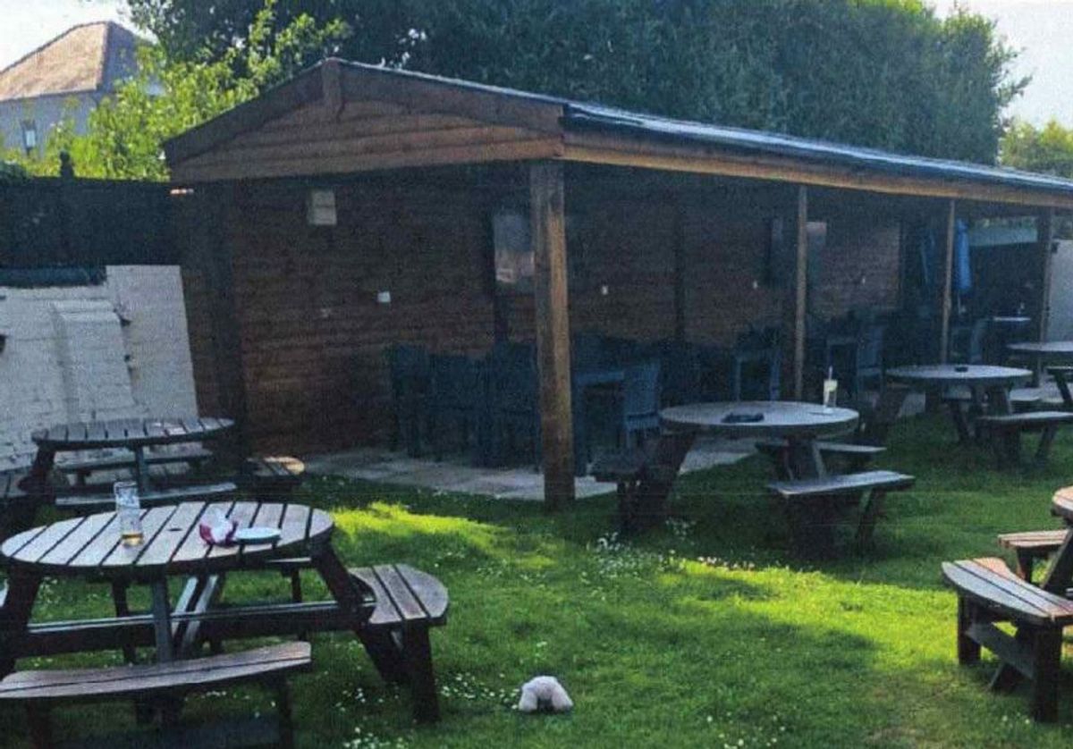 'Wholly inappropriate' or 'a good addition to a lovely pub'? Residents split on new shelter in ...