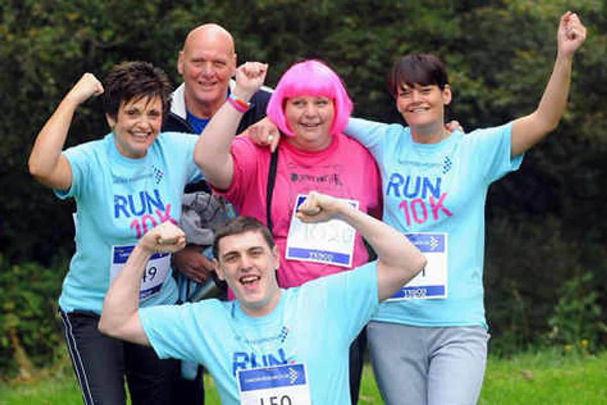 Hundreds take part in Cancer Research run | Express & Star