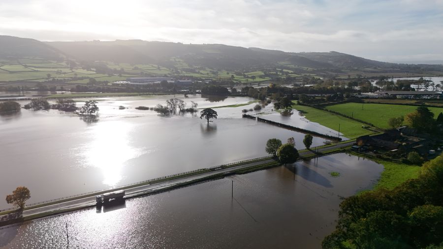 Watch the scene as the River Severn in Bridgnorth rises above 'property ...