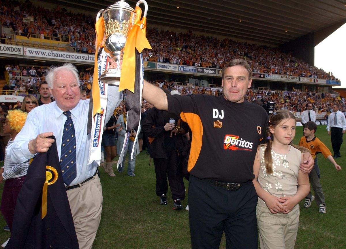 Dave Jones: Wolves must hold onto stars | Express & Star