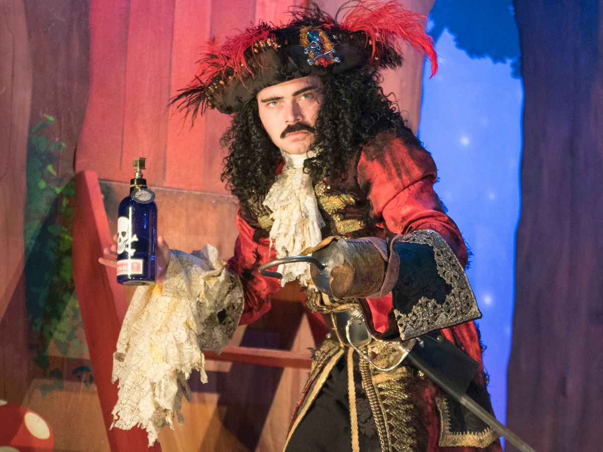 'Guaranteed to bring big laughs' – Our review of Peter Pan Goes Wrong ...