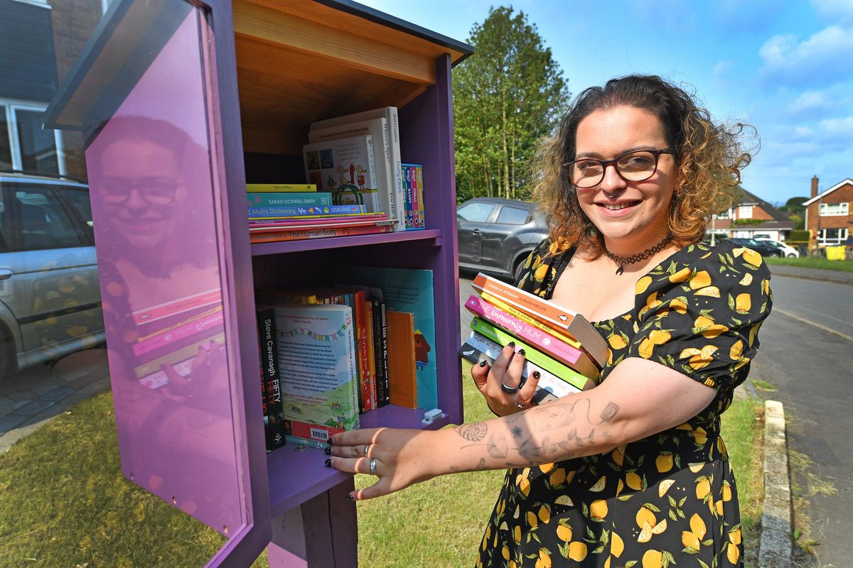 Is this the Black Country's smallest library? Dudley mother creates ...