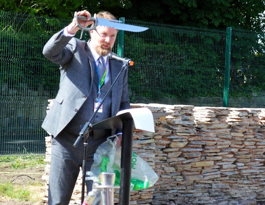 Four-metre Knife Dragon unveiled... will breathe fire into Welsh ...