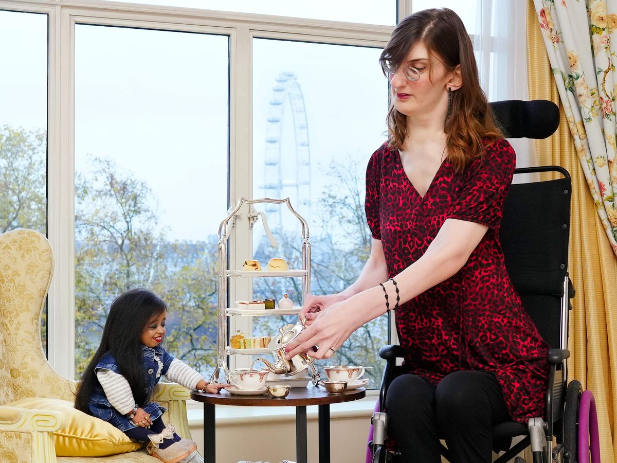 World’s tallest and shortest women meet for afternoon tea in London ...