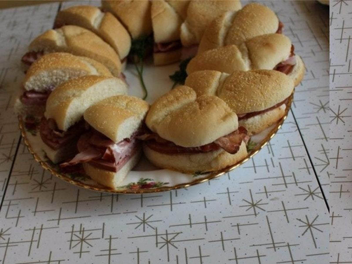 This Simpsons super-fan threw a hilarious dinner party filled with ...